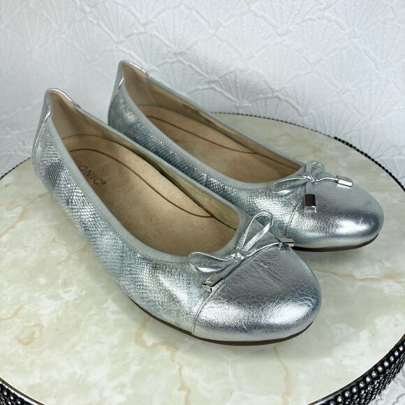 Vionic | Shoes | Vionic Minna Orthopedic Ballet Flat 5 Silver Leather ...